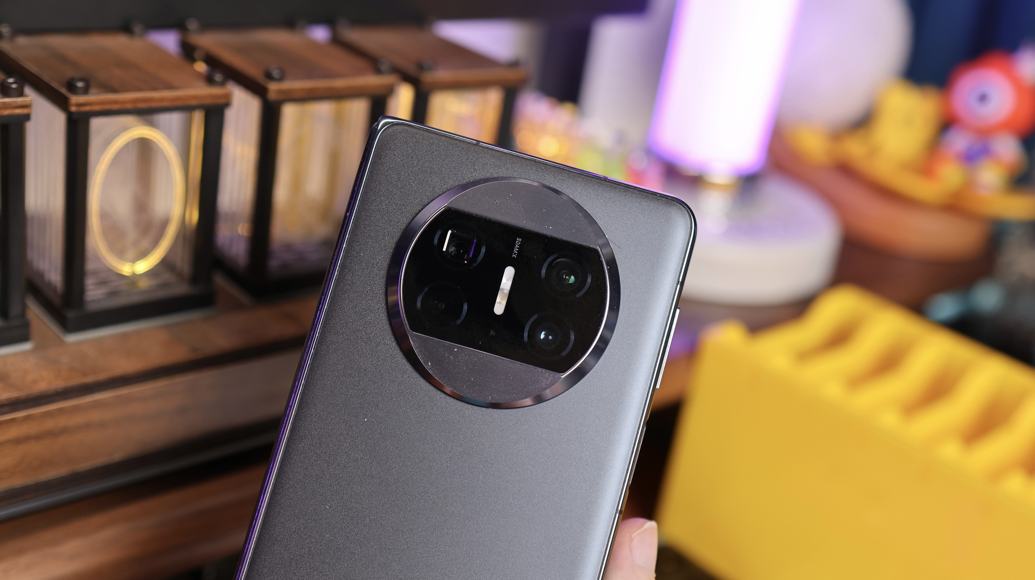 用了之后,再也无法戒掉的手机,你看我说的对吗? Oppo Find N2:悬停追剧停不下来,素皮手感太好,爱不释手,轻便久拿不累。 Oppo Find X6 Pro:长焦暗光随走随拍,咔嚓一下,不